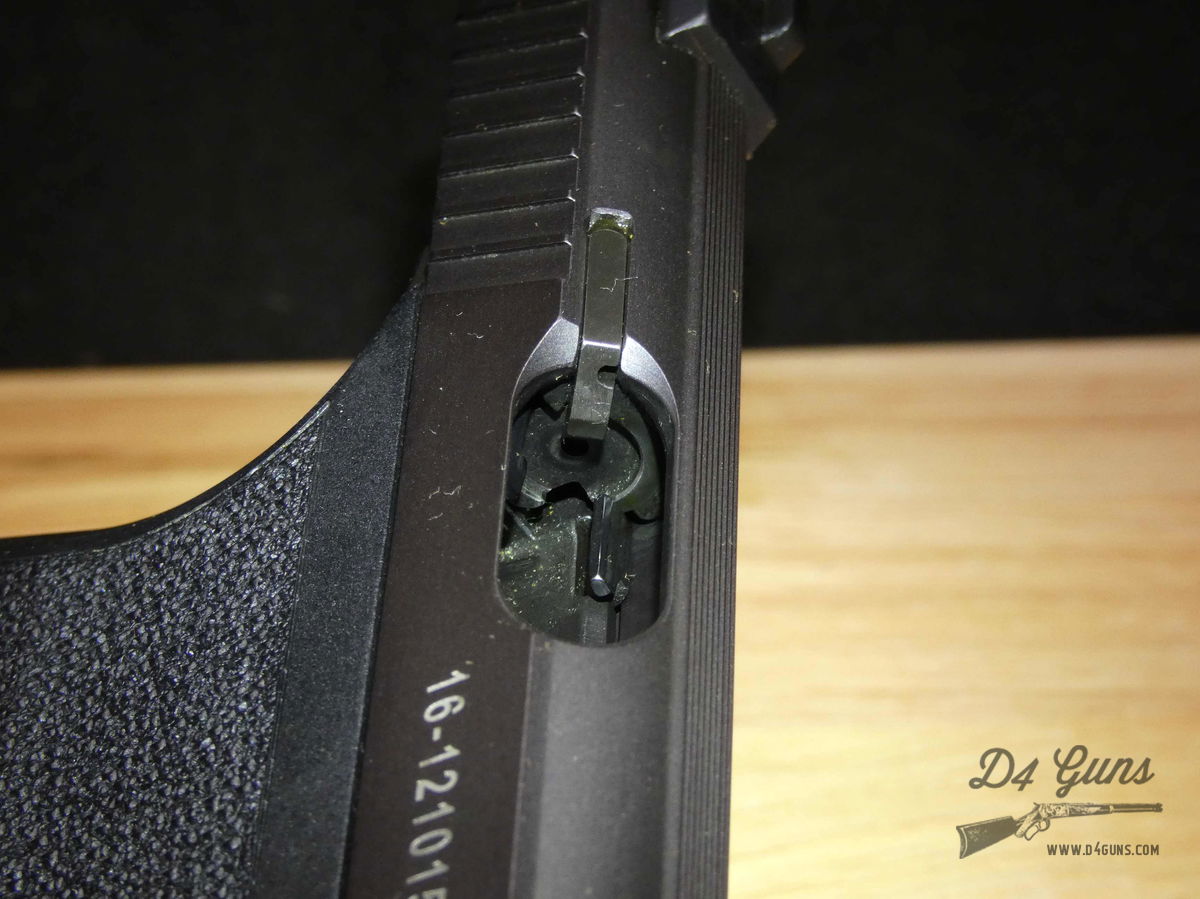 HK P7 M8 - 9mm - P7M8 - H&K CCW - Heckler & Koch - 1995 - Germany - 2 ...