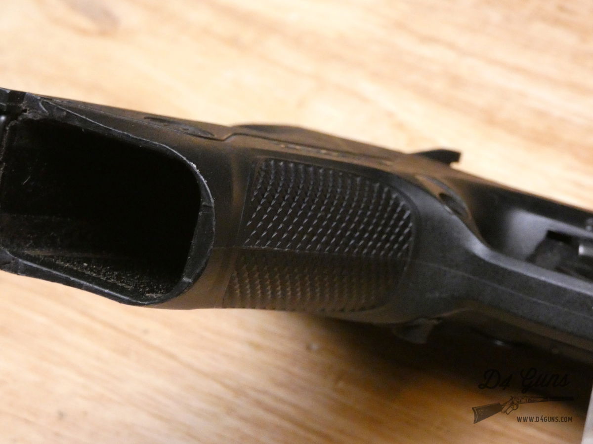 Beretta PX4 Storm - .40 S&W - Mfg. 2011 - CCW - Italy - 4in Full - 6 ...
