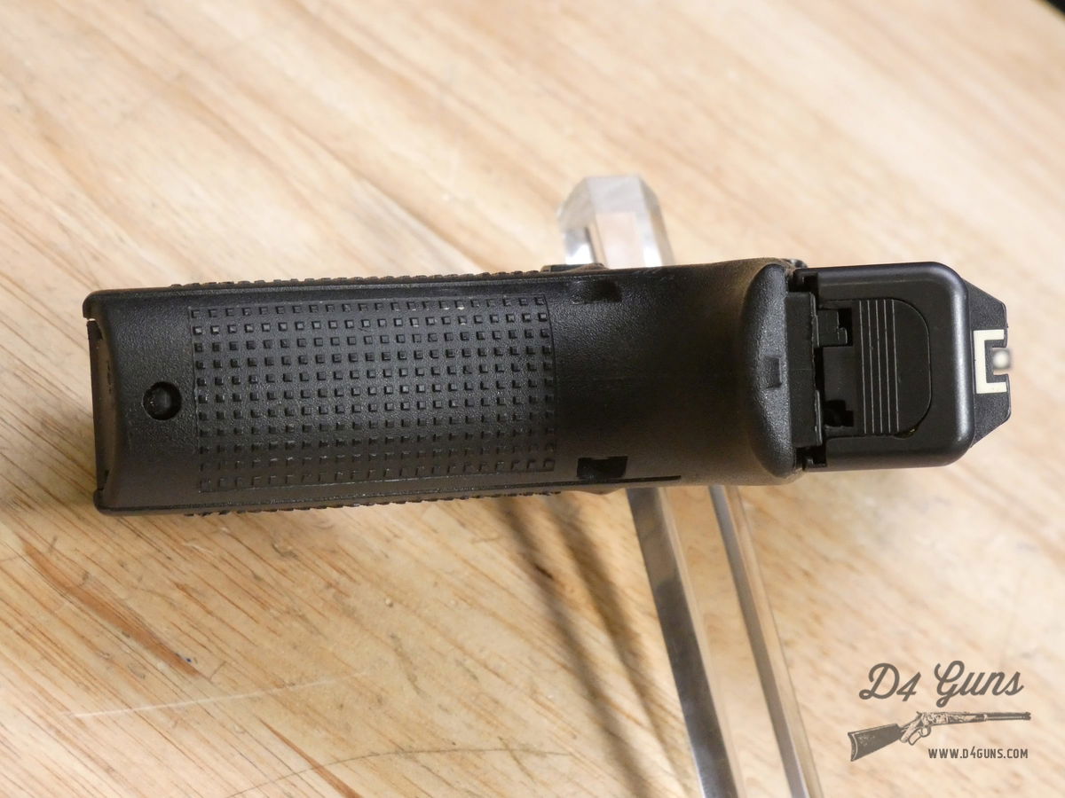 Glock 19 Gen 4 - 9mm - G19 Gen4 - w/ Mag! - CCW - 19 - Duty Pistol - LOOK! - Semi Auto Pistols ...