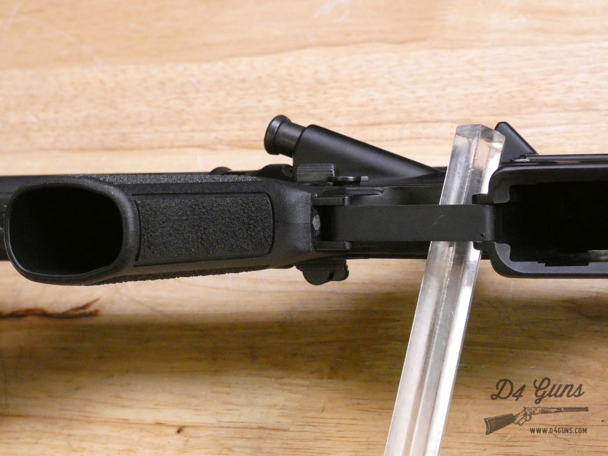 Radical Firearms RF-15 - 5.56 NATO - AR 15 - AR15 - w/ Mag & Flip-Up ...