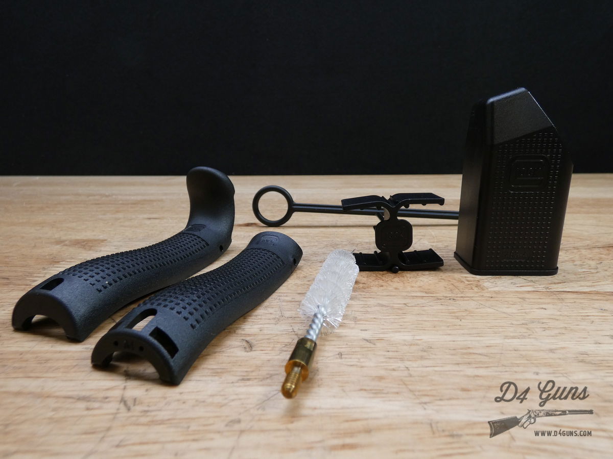 Glock 17 Gen 5 - 9mm - G17 - Frnt Serrated - 3 Mags & OG Case - FACTORY ...