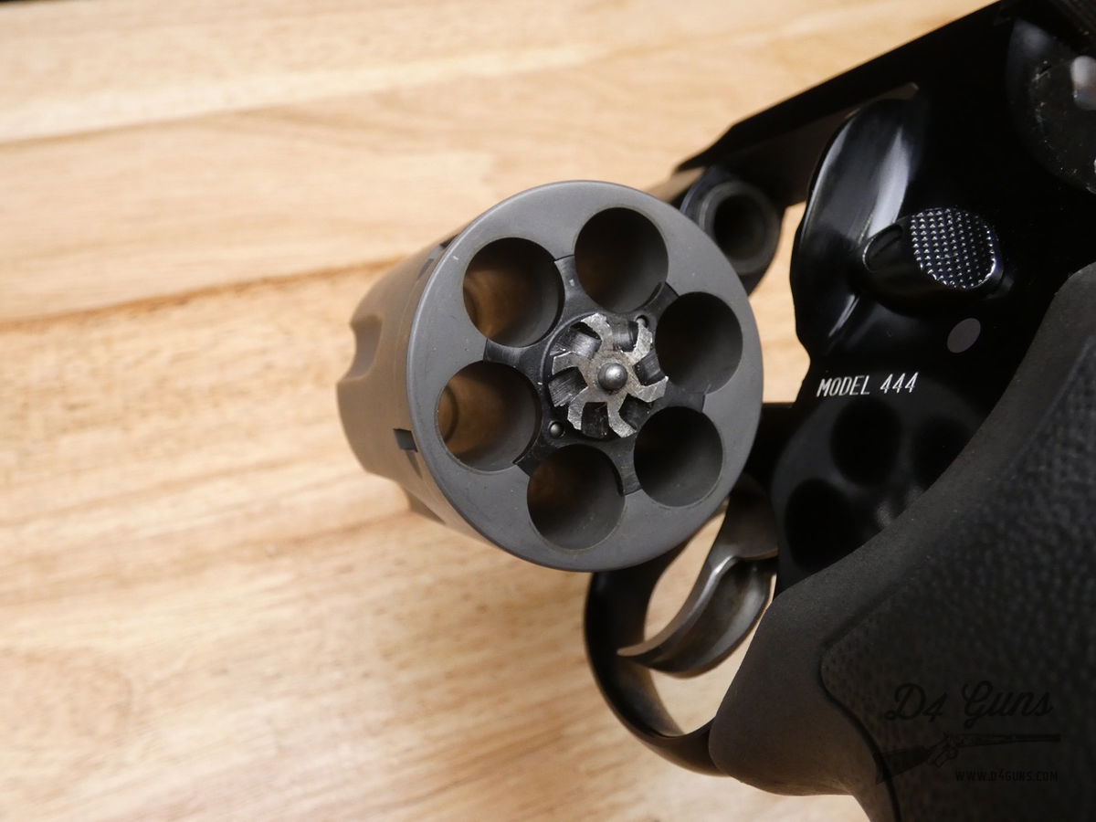 Taurus 444 Ultra-Lite Titanium - 44 mag Revolver - 6 shot - UL Bear Gun ...